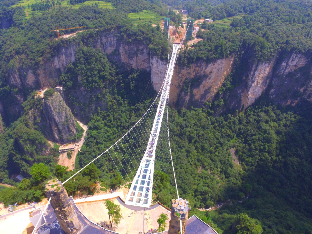 China's glass-bottom Zhangjiajie Bridge: Yeeeeeikes.
