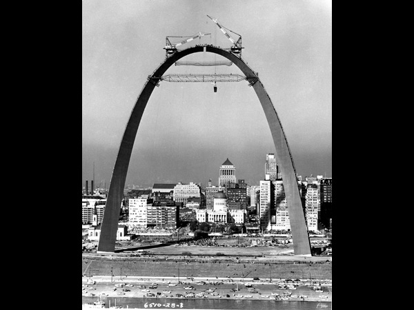 gateway arch during construction